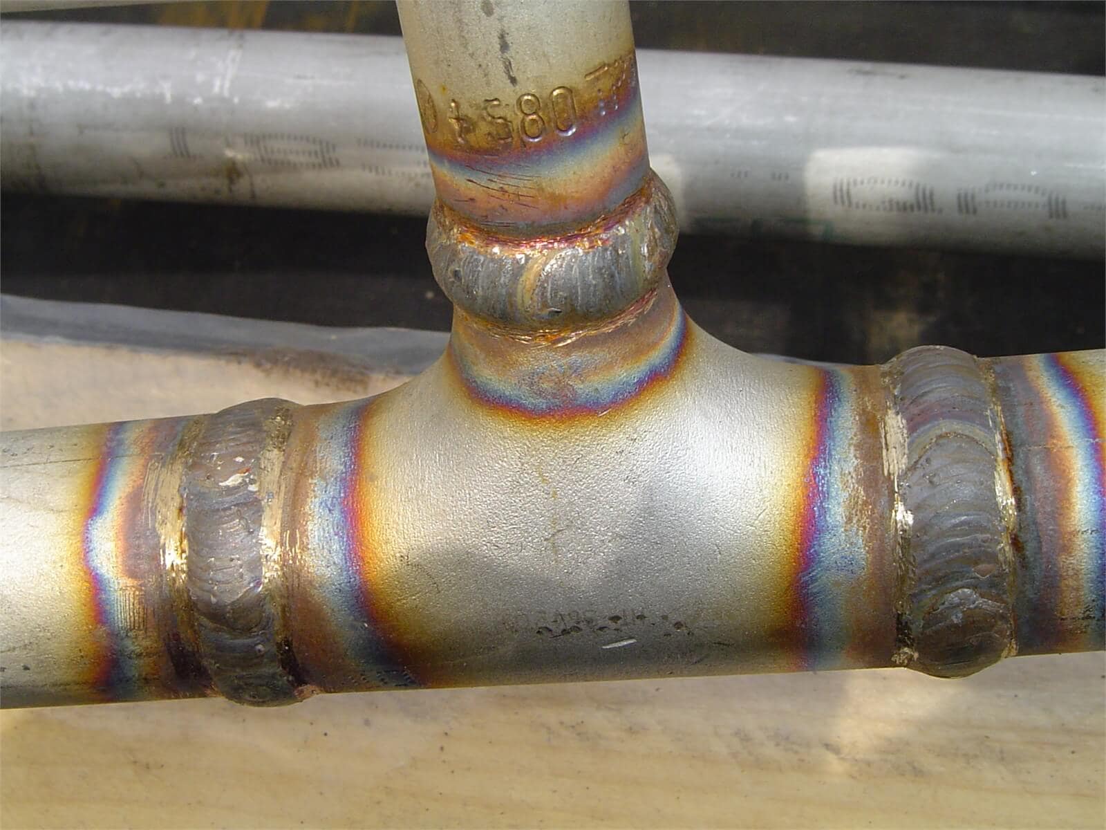 Removal of heat tints on stainless steel - Vecom Group (EN)