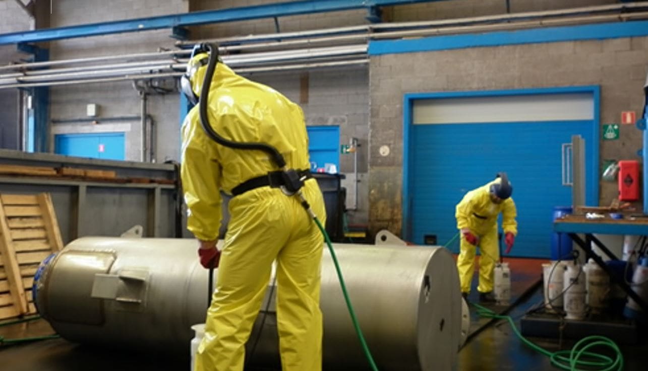 Working safely with stainless steel pickling agents - Vecom Group (EN)