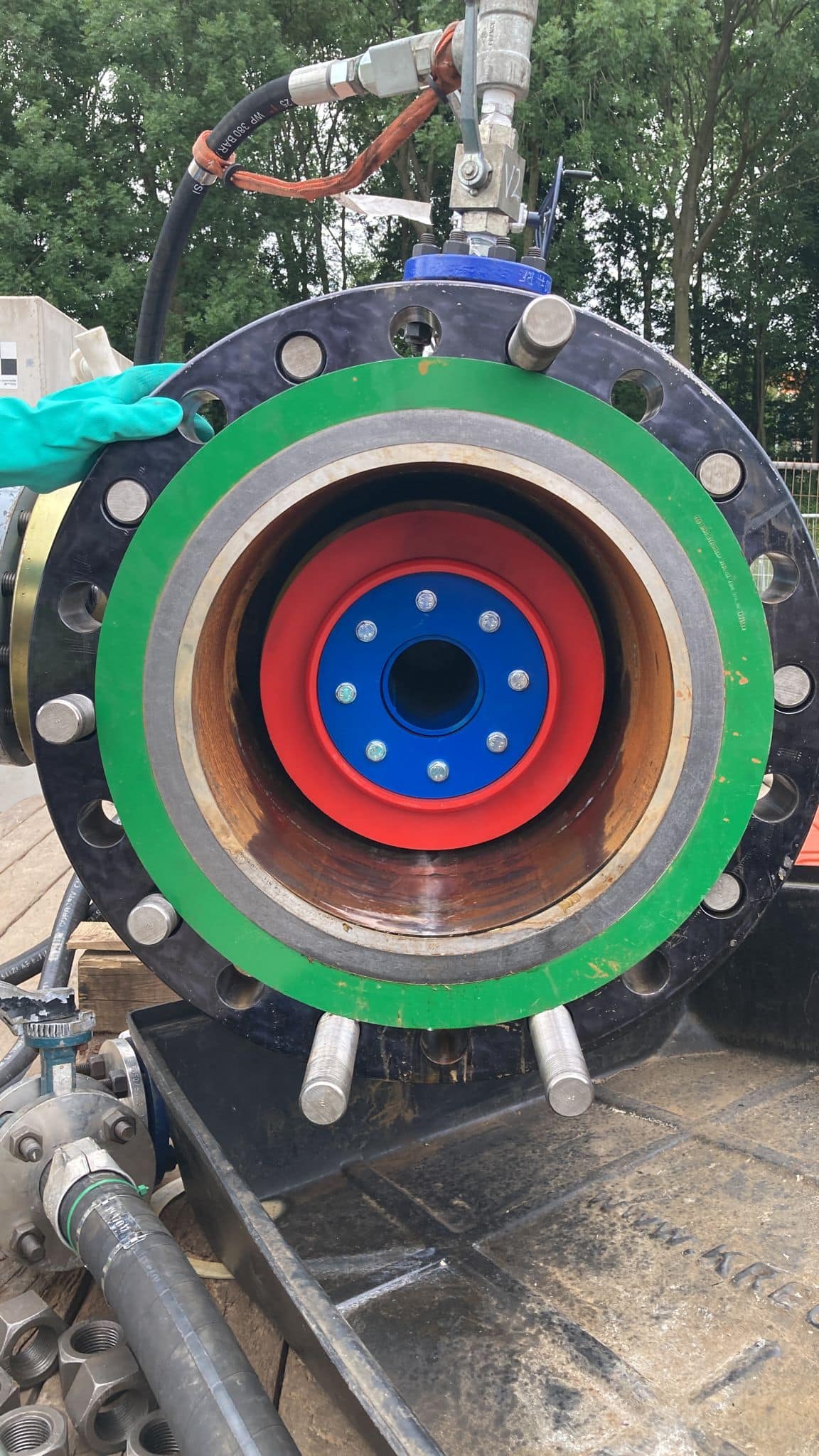 Chemical cleaning for oxygen services with pigs - Vecom Group (EN)